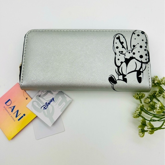 Disney | Bags | Disney Minnie Mouse Silver Continental Wallet By Dani ...
